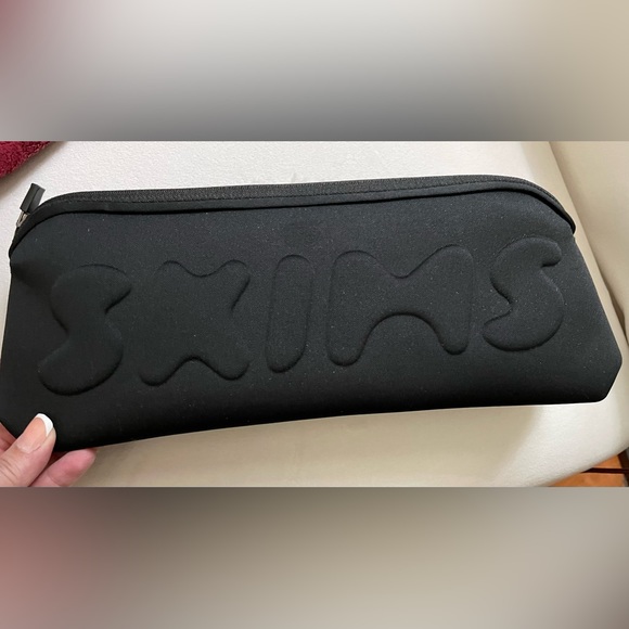 SKIMS | Bags | Nwot Skims Neoprene Zipper Pouch In Black | Poshmark